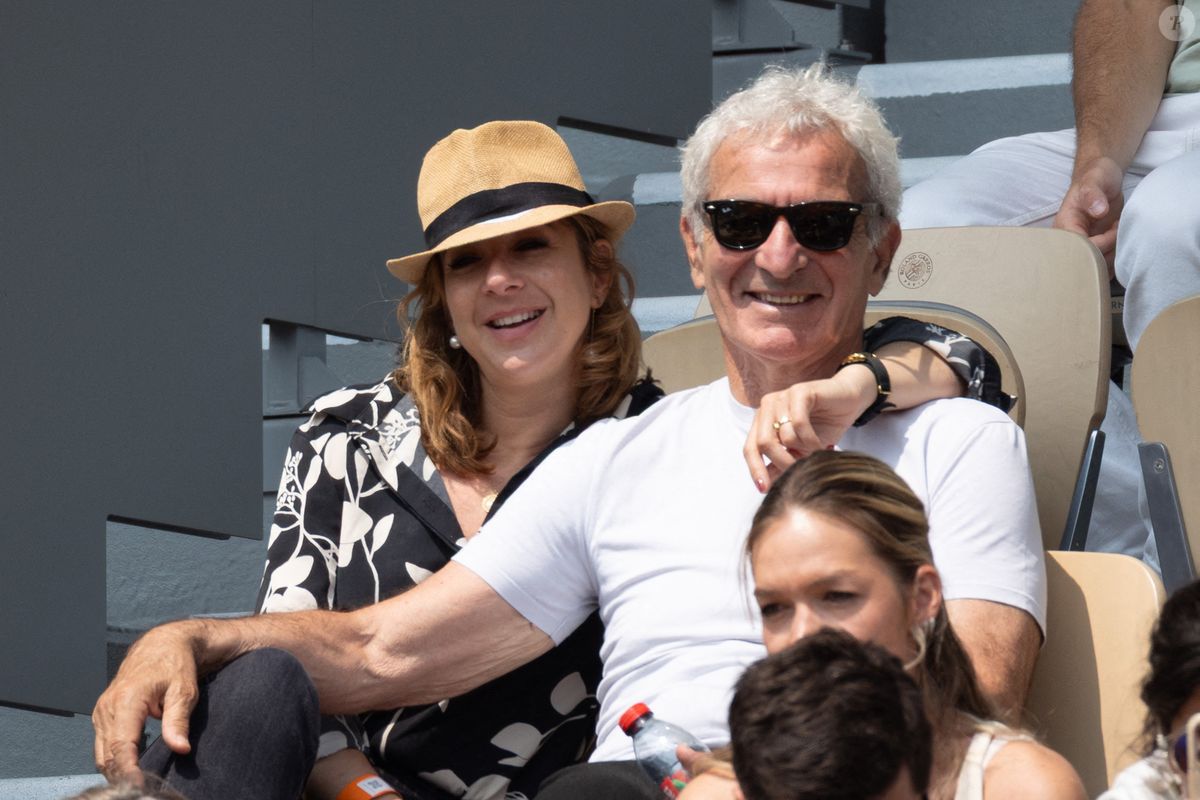 Photo : Raymond Domenech et son partenaire en tribune lors des ...