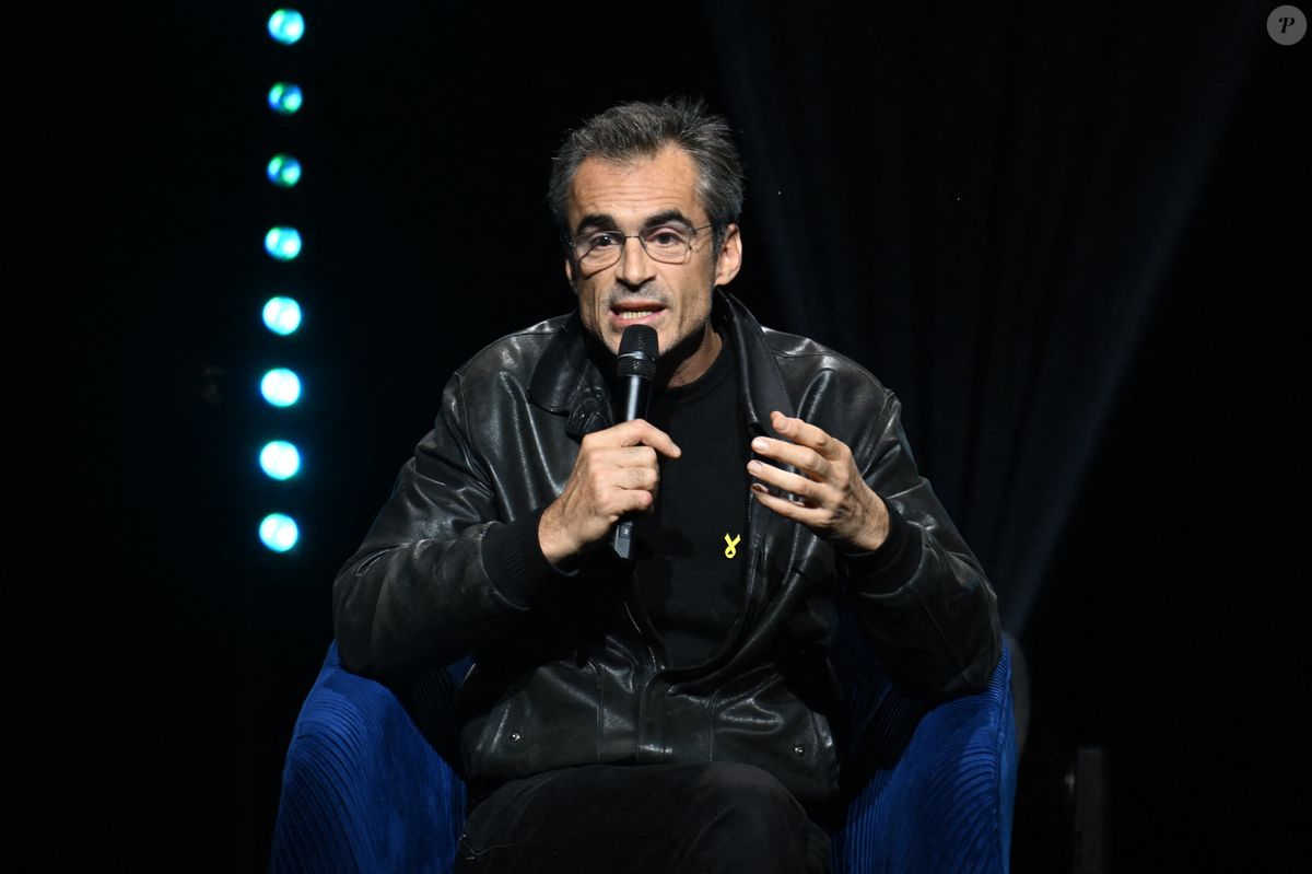 Photo : Raphaël Enthoven lors de la soirée hommage "7 octobre - 2 ans ...