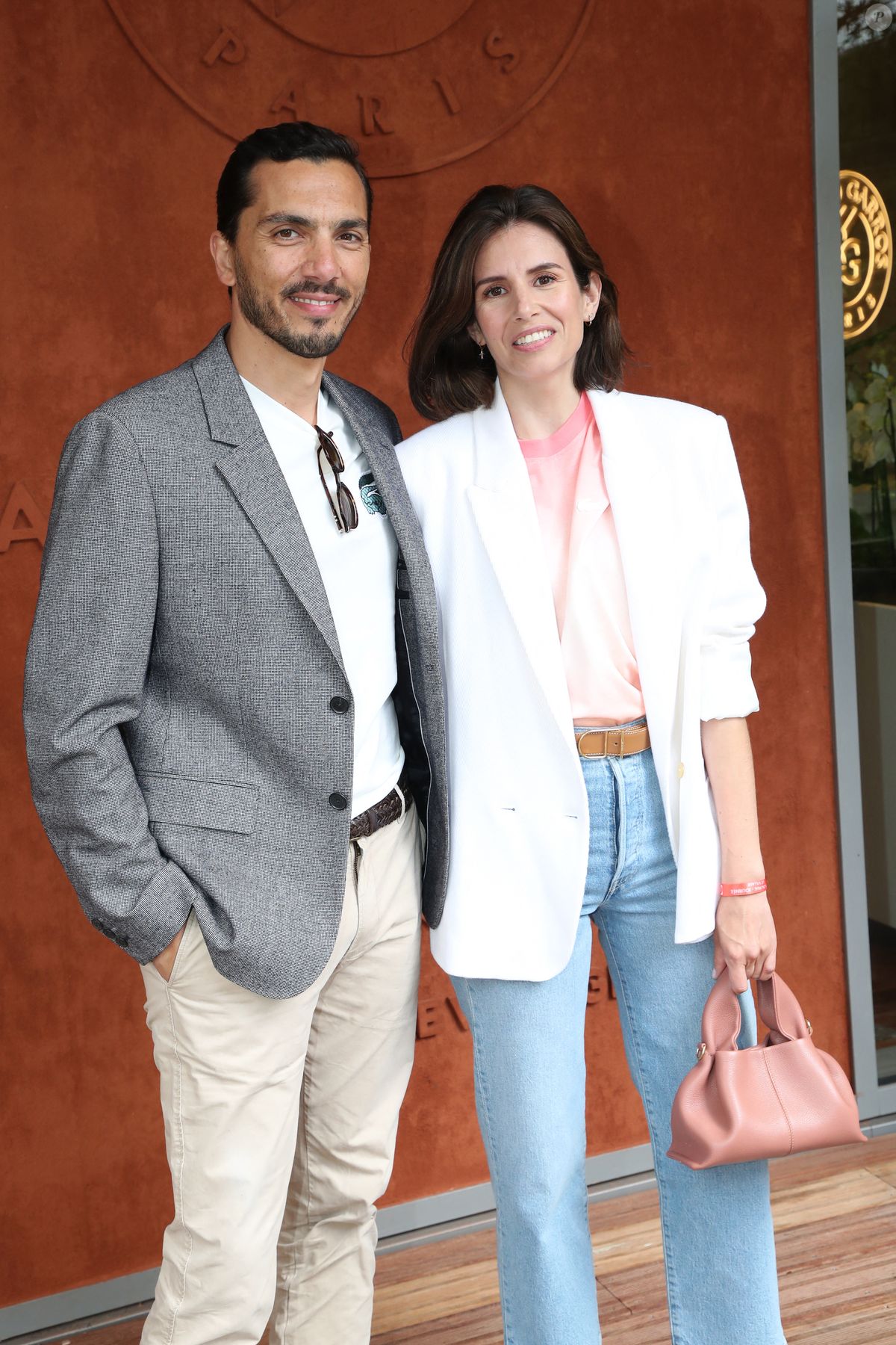 Photo : Louise Monot et son compagnon Samir Boitard au village (Jour 3 ...