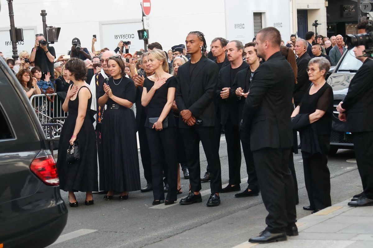 Photo : Le footballeur s'est fait remarquer par sa grandeur au côté de ...