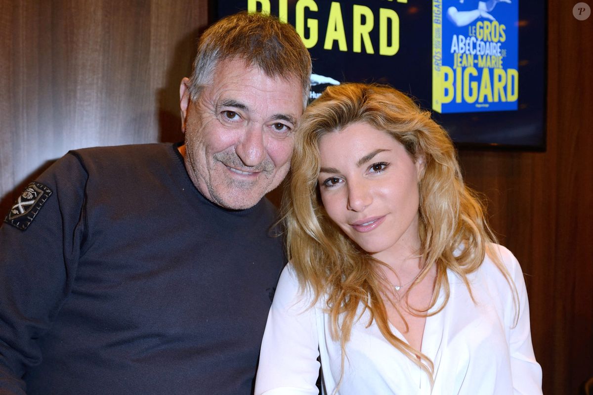 Photo : Jean-Marie Bigard et Lola Marois assistant au Salon du Livre ...
