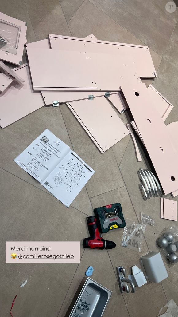 Photo Cette Dernière A Offert à Sa Filleule Une Grande Cuisine à