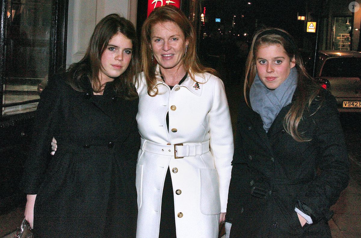 Photo : Sarah Ferguson, duchesse d'York, arrive au théâtre Aldwych, au centre de Londres, avec ...