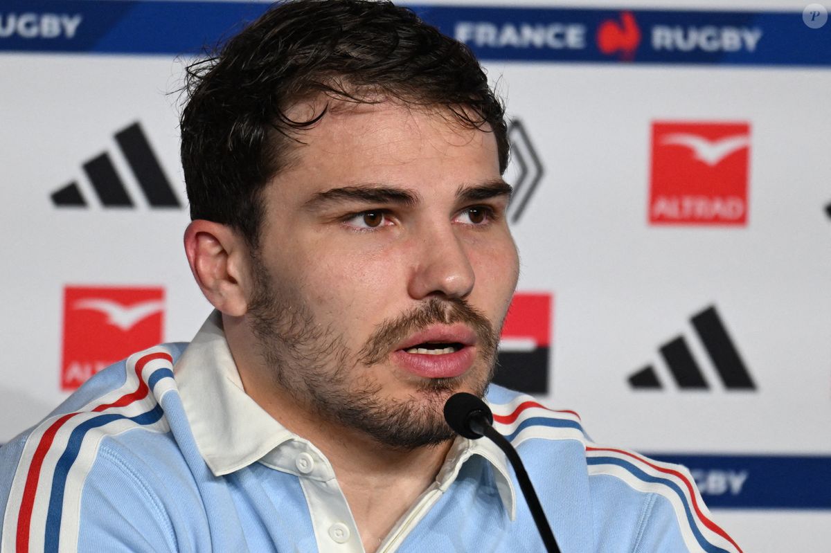 Photo : Antoine Dupont assiste à une conférence de presse avant le ...