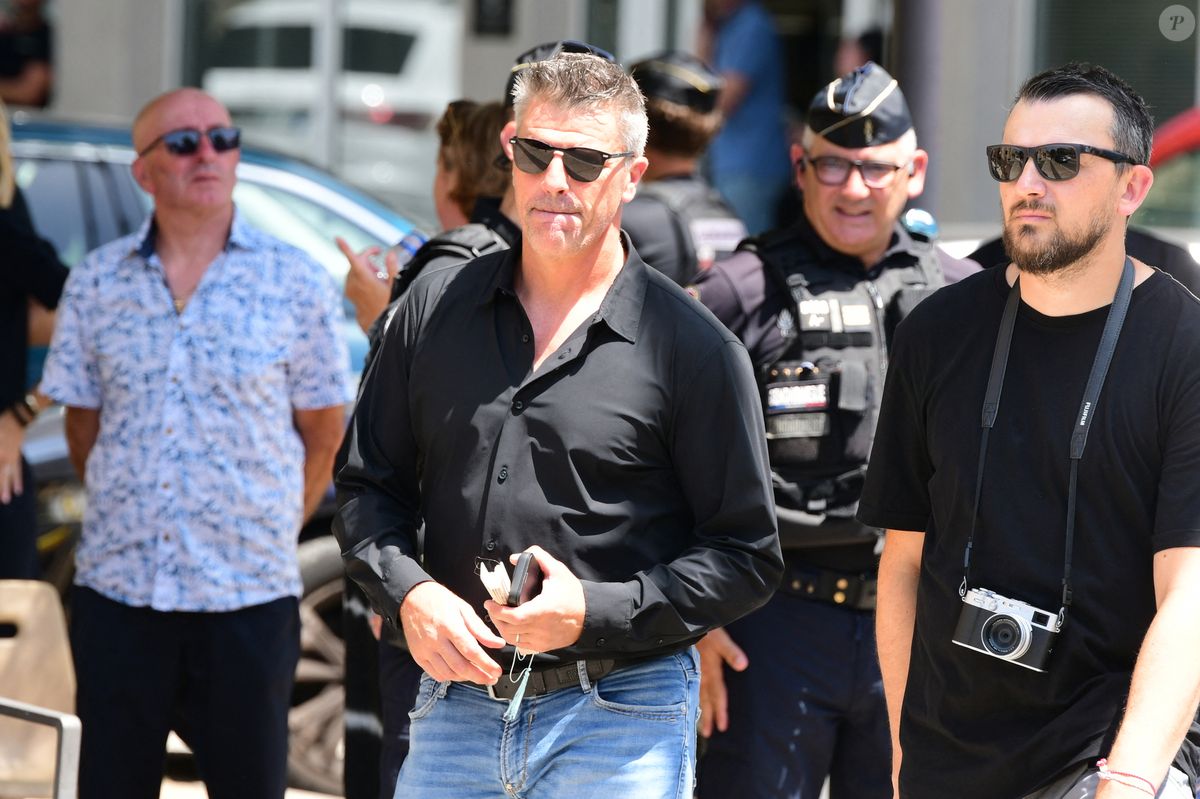 Photo : Grégory Coupet aux arrivées des Obsèques de Bernard Lacombe en ...