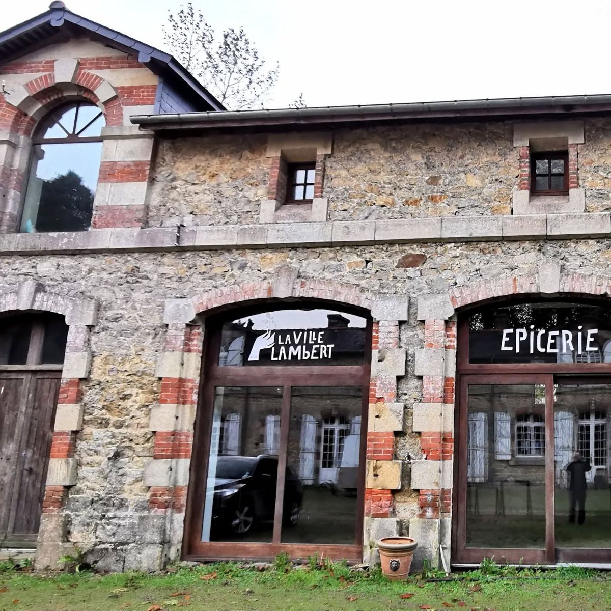 Photo : Elle et son mari Adrien ont acheté une ancienne ferme... Lucie ...