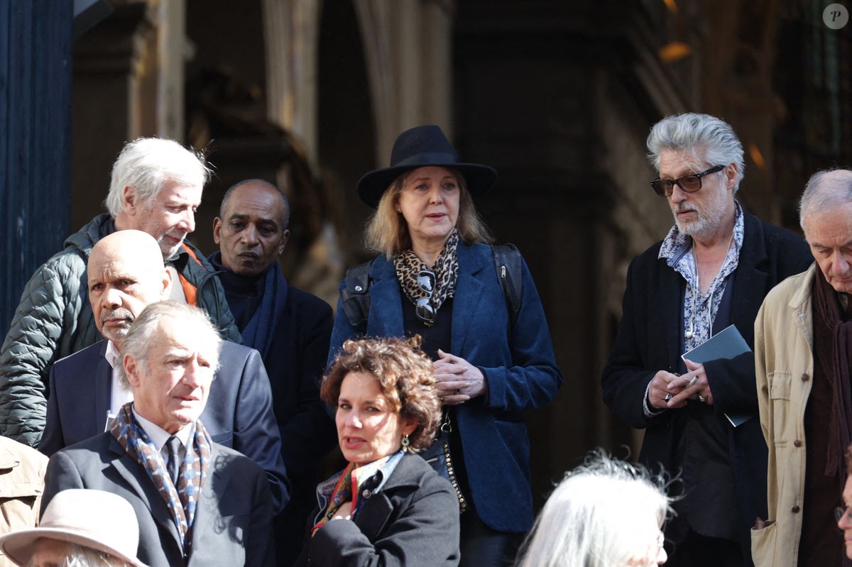 Photo : Agnes Soral assistant à la cérémonie d'enterrement du ...