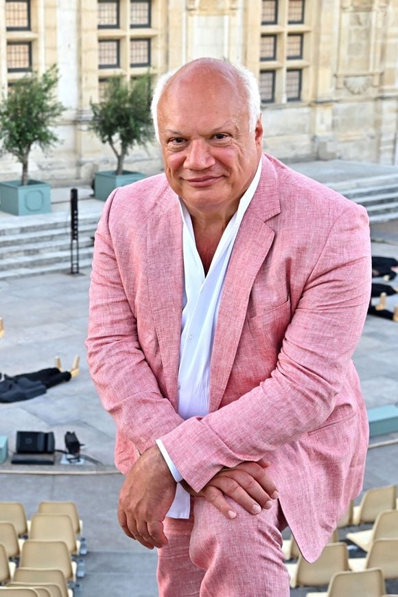 A 65 ans, Eric-Emmanuel Schmitt annonce être devenu papa pour la ...