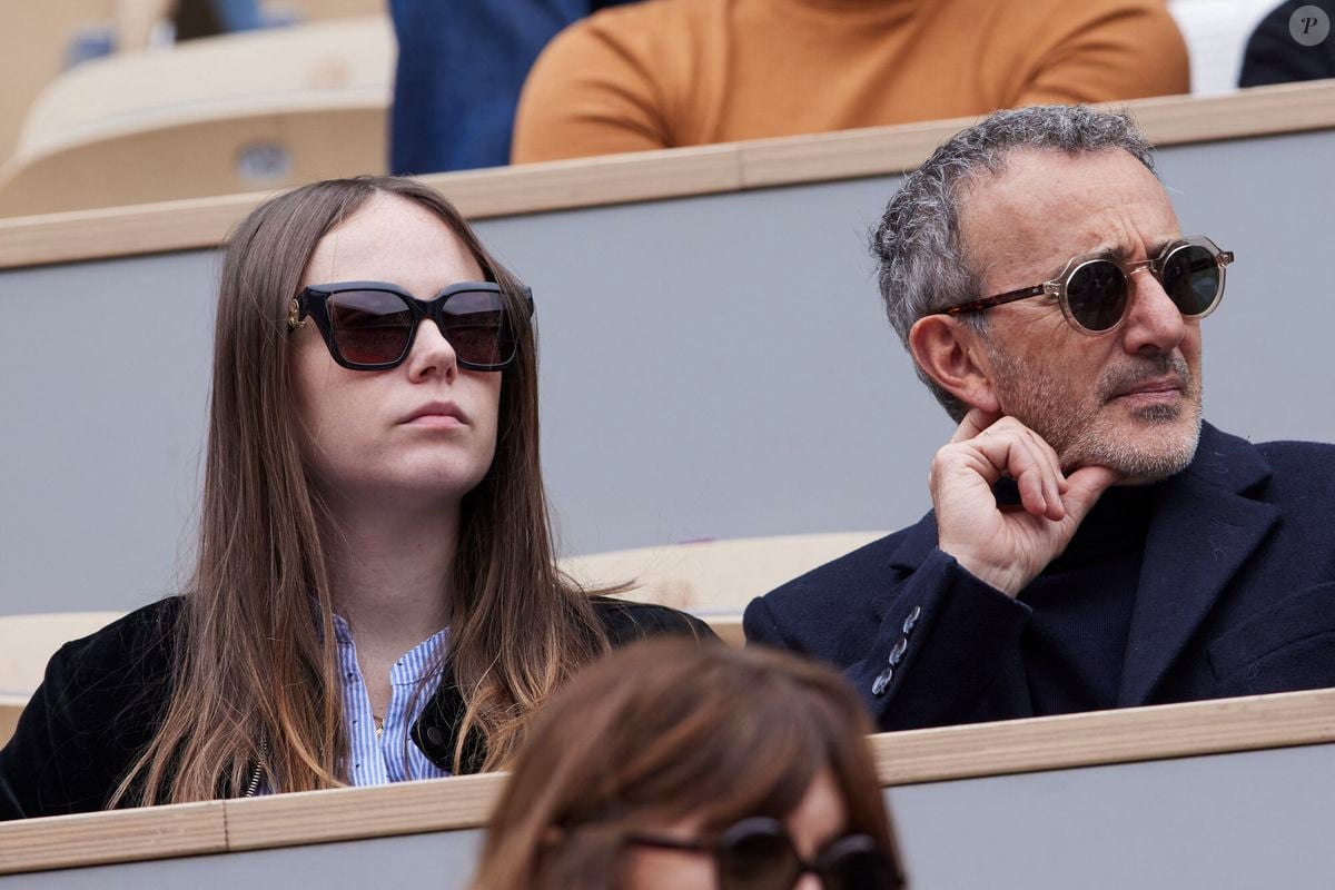 Photo : Elie Semoun et sa compagne Aude dans les tribunes au même ...