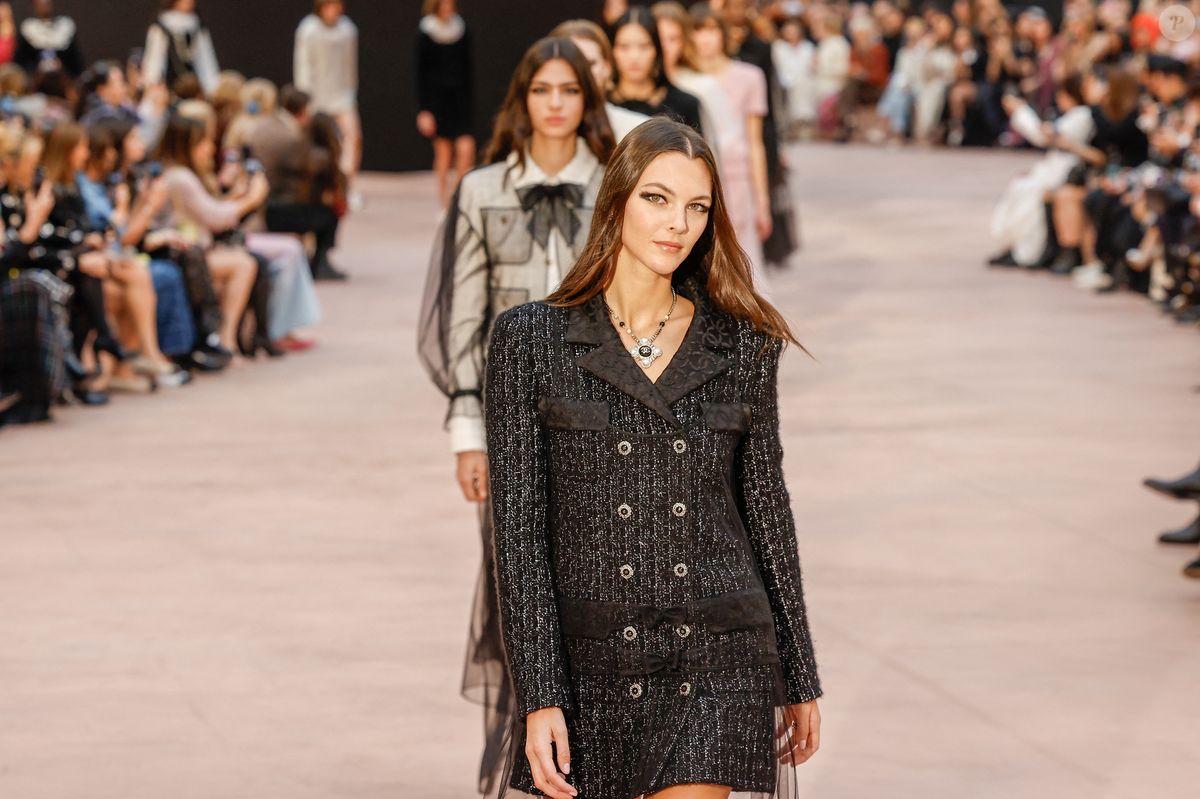 Photo : Vittoria Ceretti - Défilé Chanel Mode Féminine Prêt-À-Porter ...
