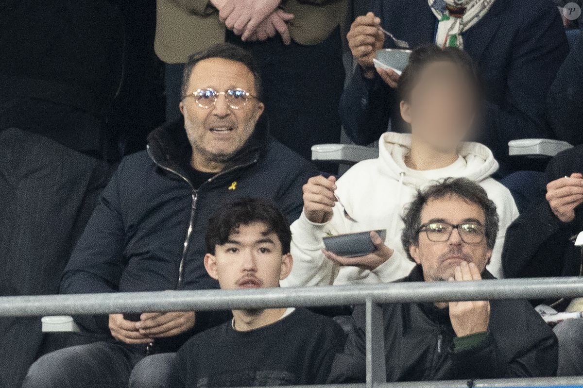 Photo : Arthur et son fils Aaron - Célébrités dans les tribunes du ...