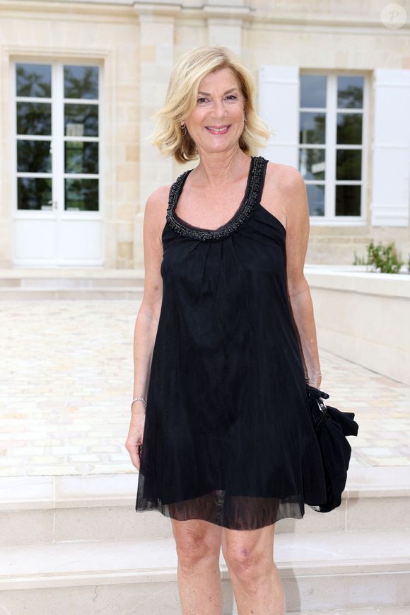 Photo : Exclusif - Michèle Laroque au Château Grand- Puy Ducasse à ...