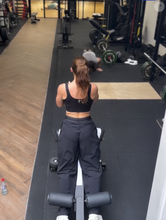 Photo : Enfin, la star enchaîne sur le "Glute Ham Developer", une ...