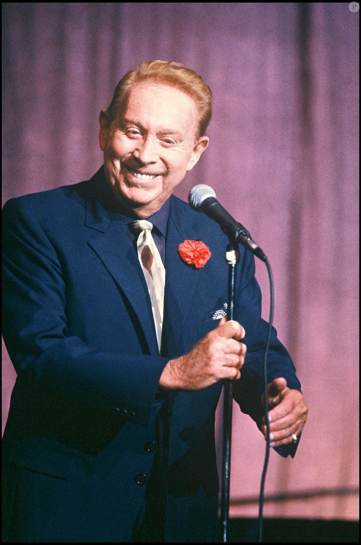 Photo : Archives - Charles Trenet sur scène en concert pour son jubilé ...
