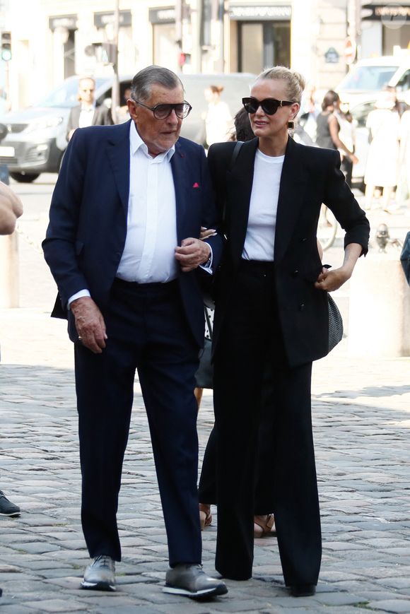 Laeticia Hallyday en couple avec Serge Varsano : le riche homme d’affaires, de 20 ans son aîné ...