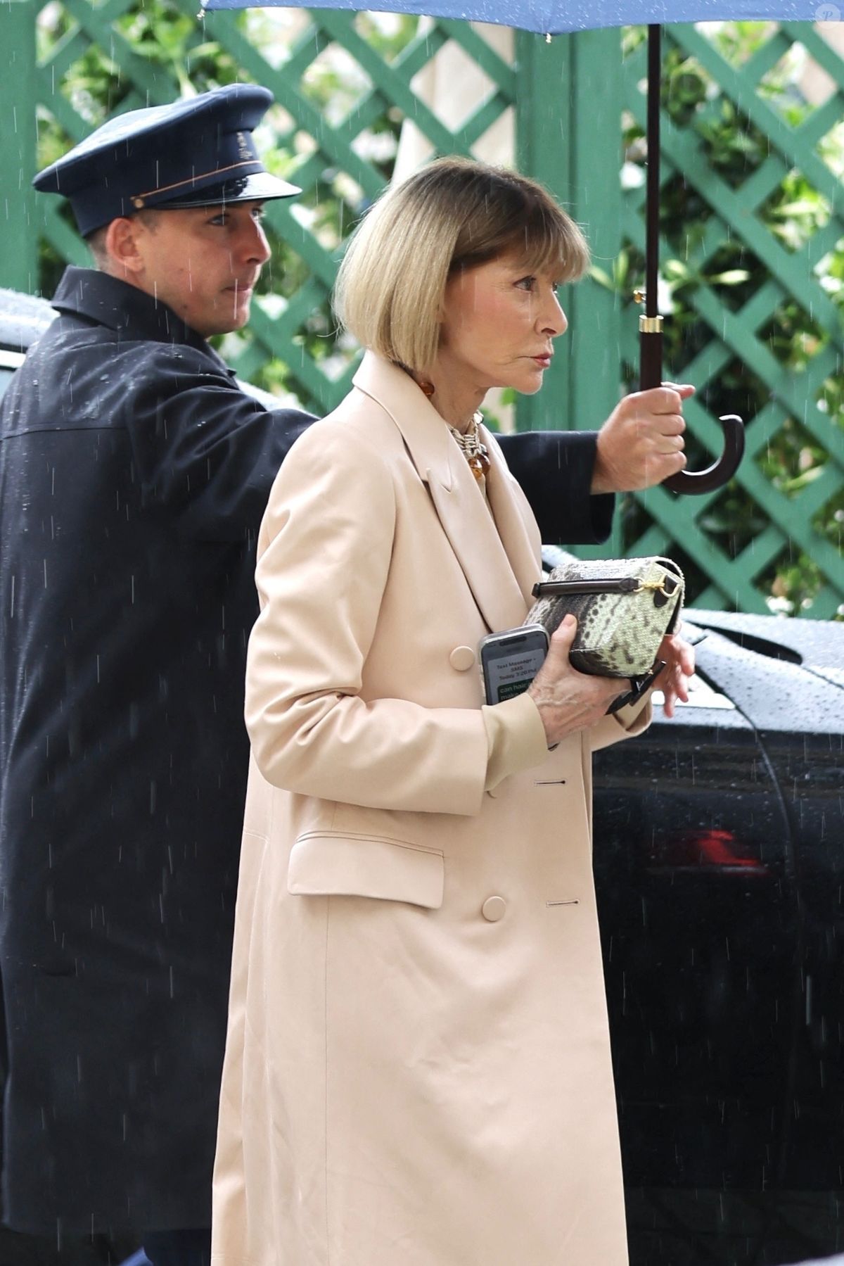 Photo : Anna Wintour arrive à l'hôtel Ritz à Paris, le 6 juillet 2025 ...