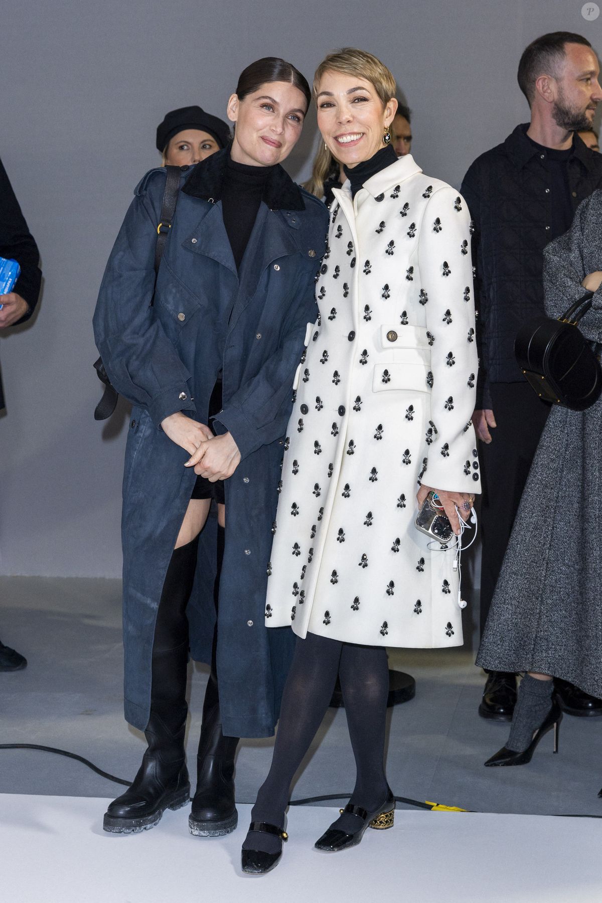 Photo : Laetitia Casta et Mathilde Favier - Greeting du défilé ...