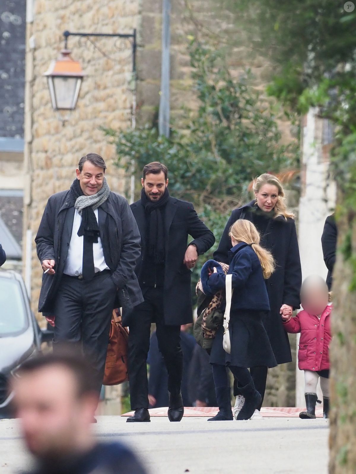 Photo : Samuel Marechal, Marion Marechal et ses filles Olympe et Clotilde et son mari Vincenzo ...