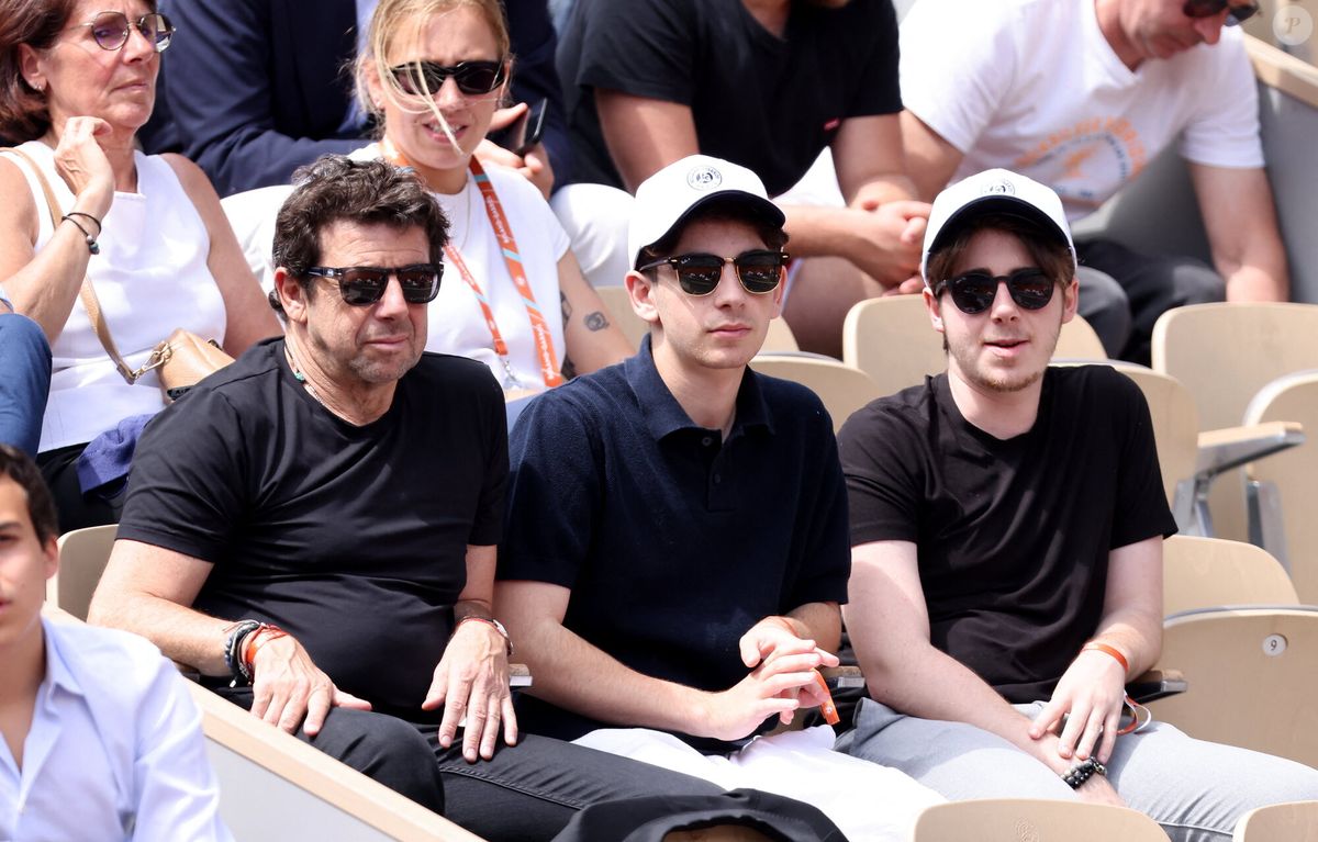 Photo : Patrick Bruel et ses fils Léon et Oscar dans les tribunes des Internationaux de France ...