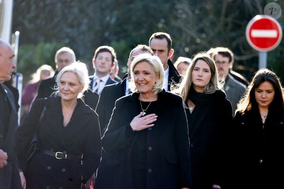 Jordan Bardella présent pour soutenir Marine Le Pen, il croise son ex ...