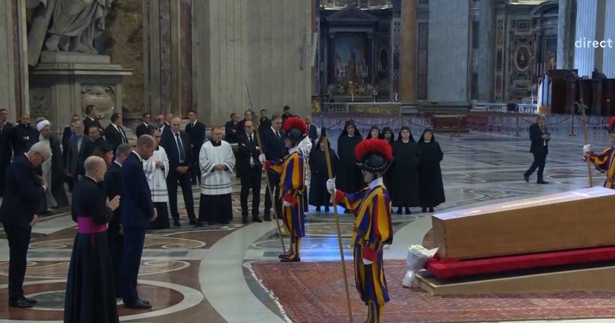 A Rome, le prince William honore le pape François sans Kate Middleton ...