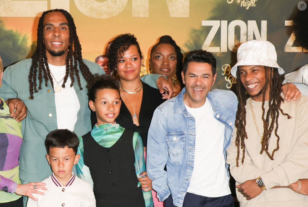 Photo : Nelson Foix, Jamel Debbouze et Sloan Descombes au photocall de la première du film Zion ...