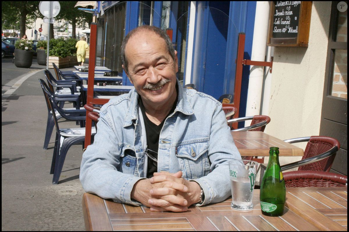 Photo : Jean Sarrus à la terrasse d'un café à Caen, en 2008 ...